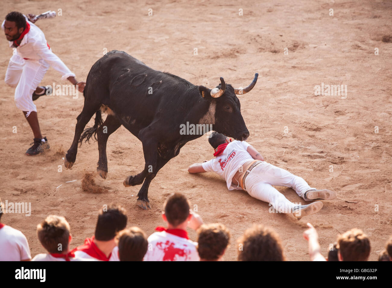 Running of bulls through streets of Pamplona,Spain Stock Photo - Alamy