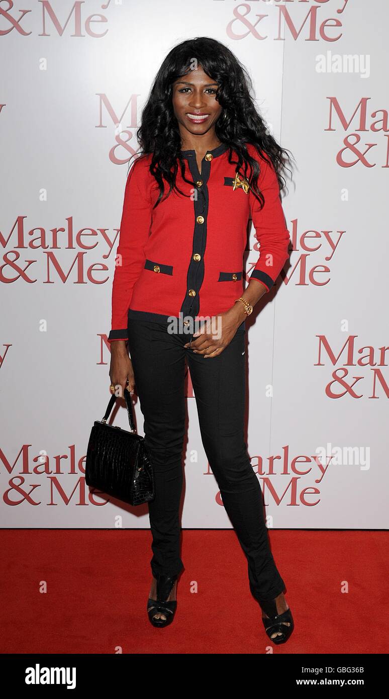 Marley And Me Premiere - London Stock Photo - Alamy