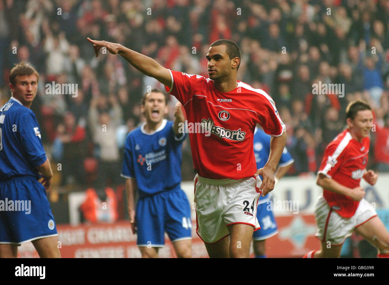 Charlton athletics jonathan fortune hi-res stock photography and images ...