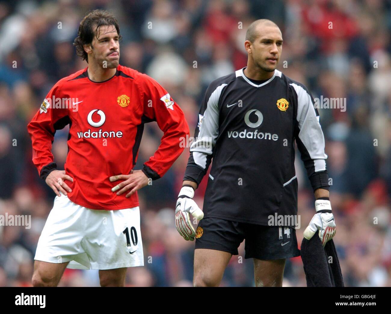 Manchester United's Ruud van Nistelrooy and goalkeeper Tim Howard Stock ...