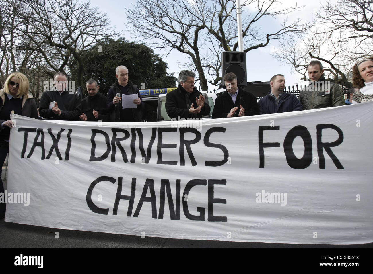 Taxi drivers hold a protest for better regulation for taxis in Dublin ...