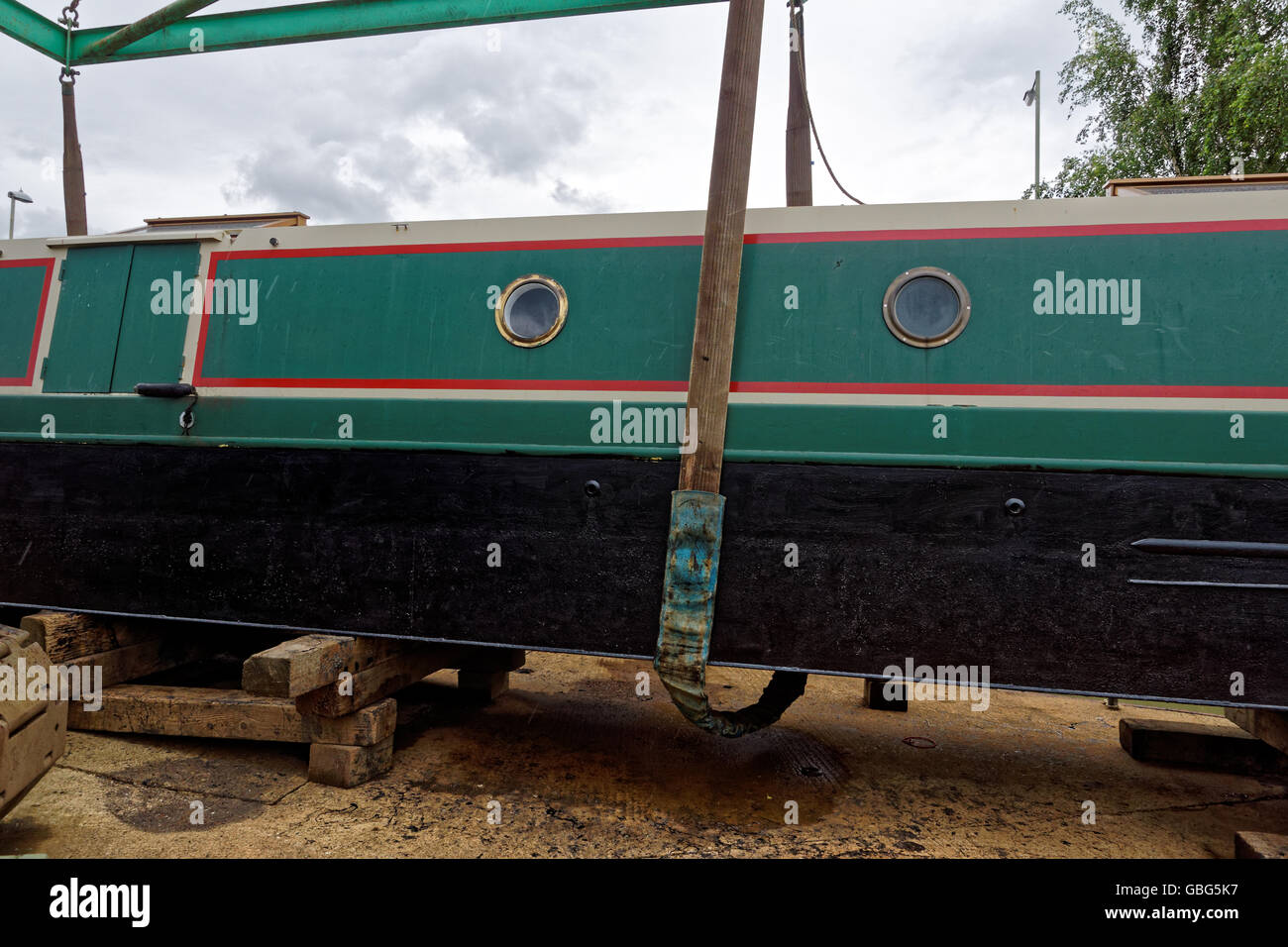 narrowboat out of the water on slipway for blackening Stock Photo - Alamy
