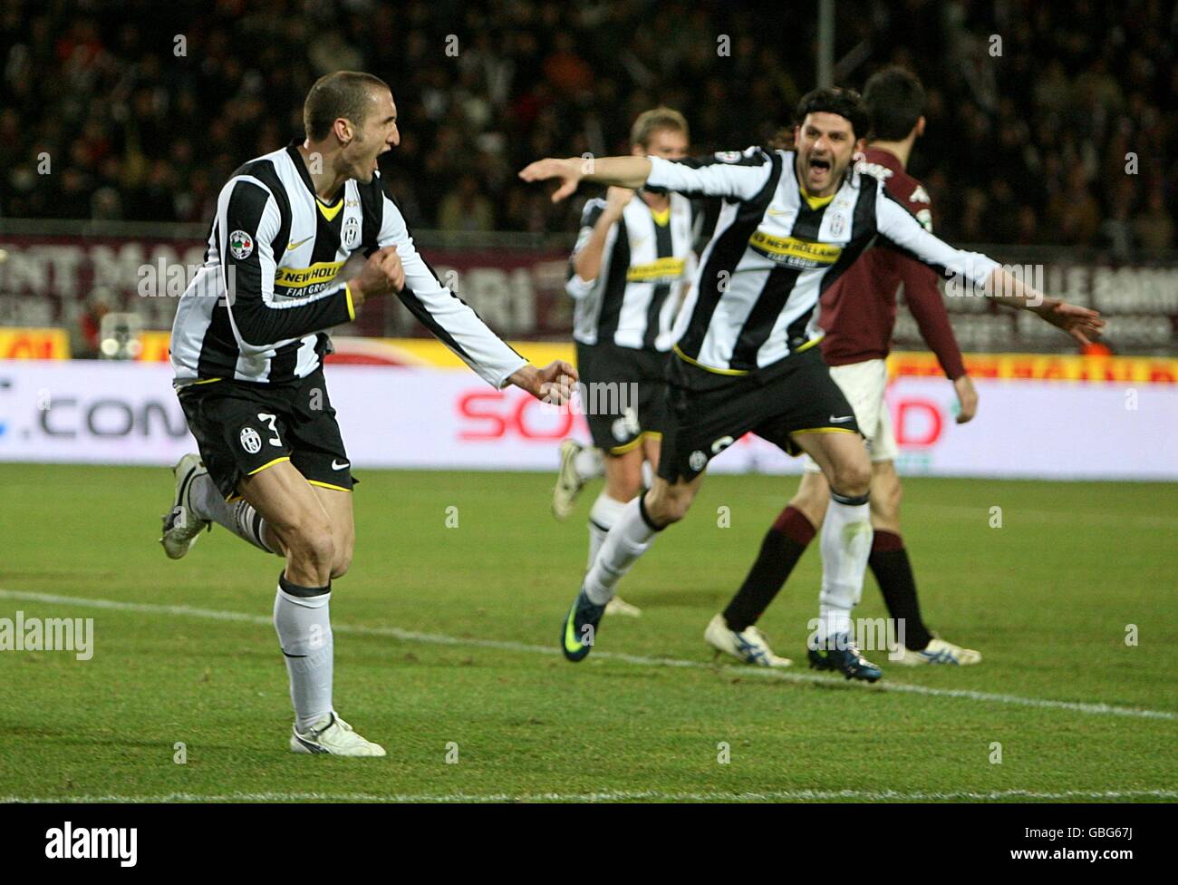 Juventus' Giorgio Chiellini (left) celebrates scoring the winning goal ...