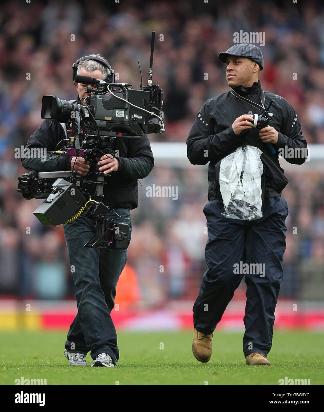 Emirates arsenal stadium pitch hi-res stock photography and images - Alamy