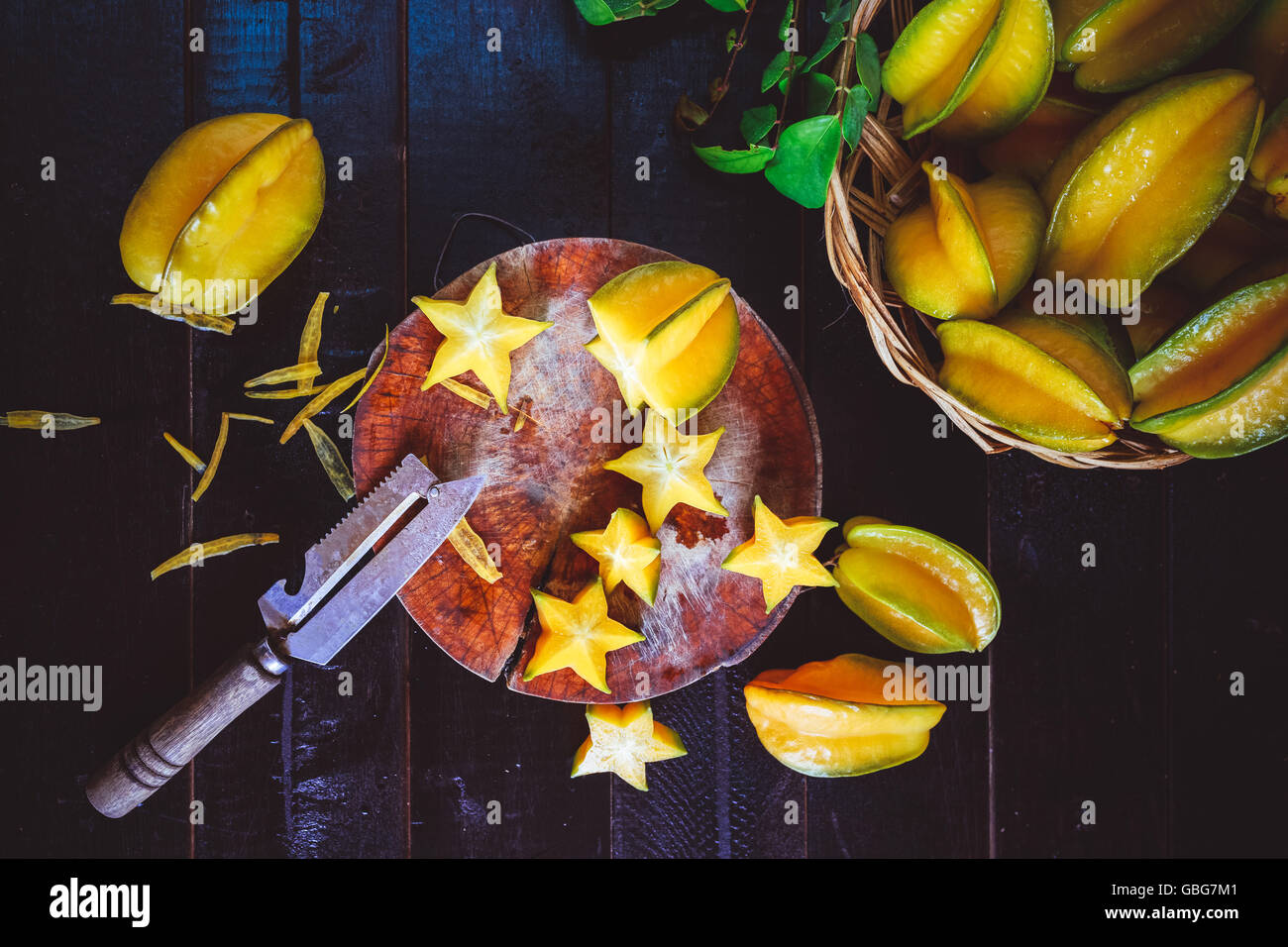 Yellow star fruit hi-res stock photography and images - Alamy