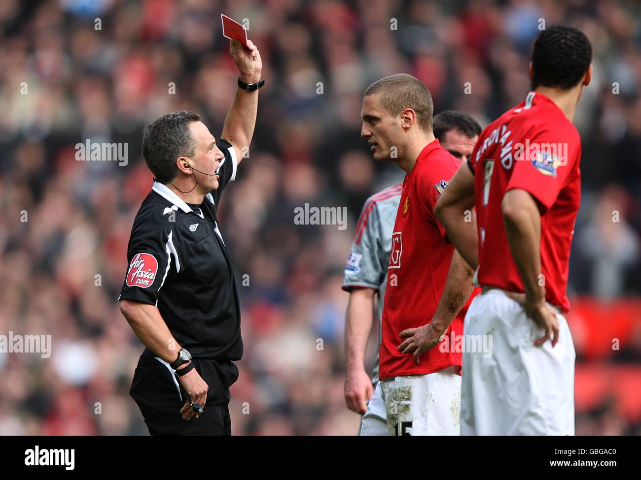 Manchester united liverpool red card hi-res stock photography and ...
