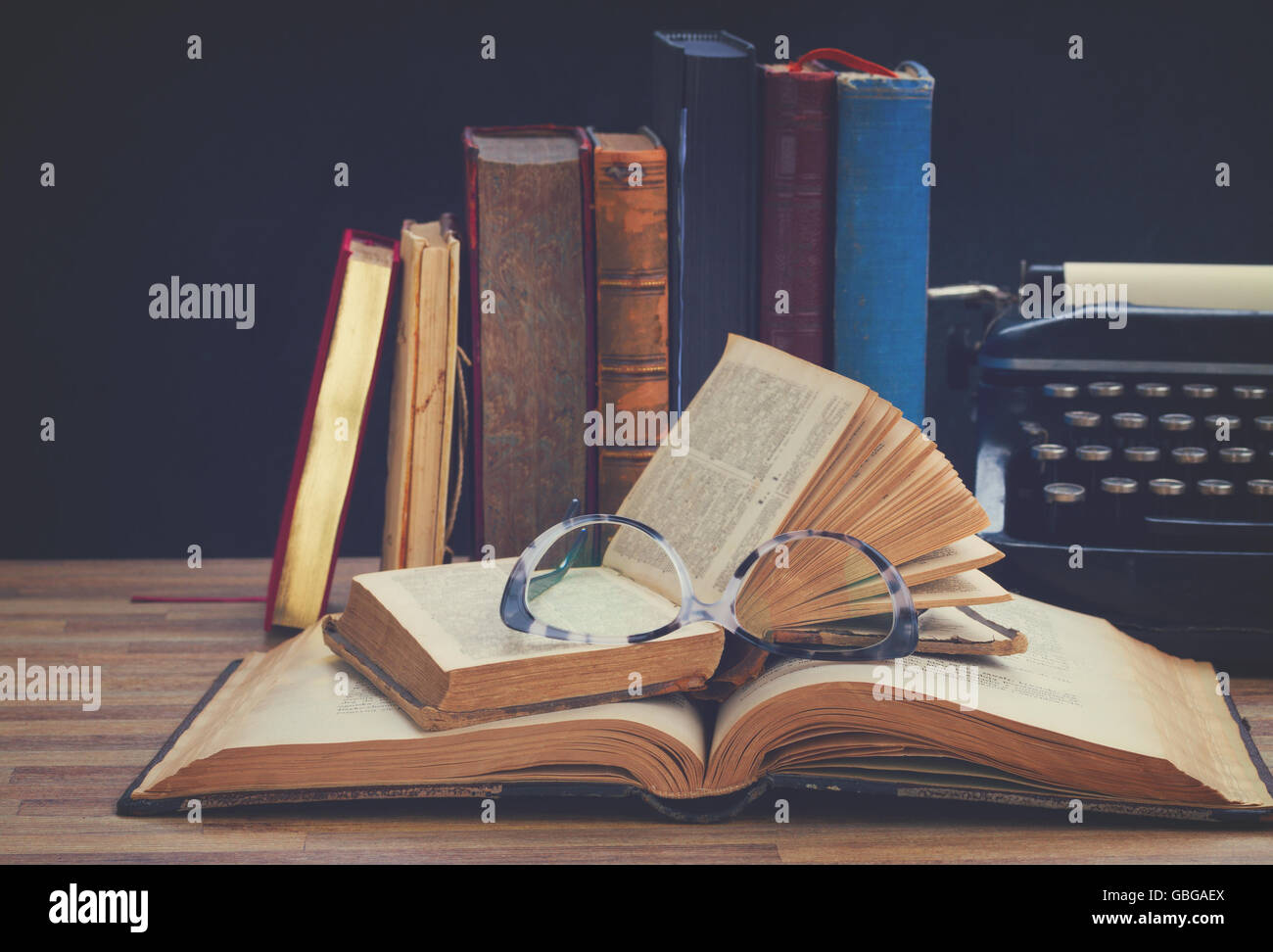 Books and typewriter Stock Photo - Alamy