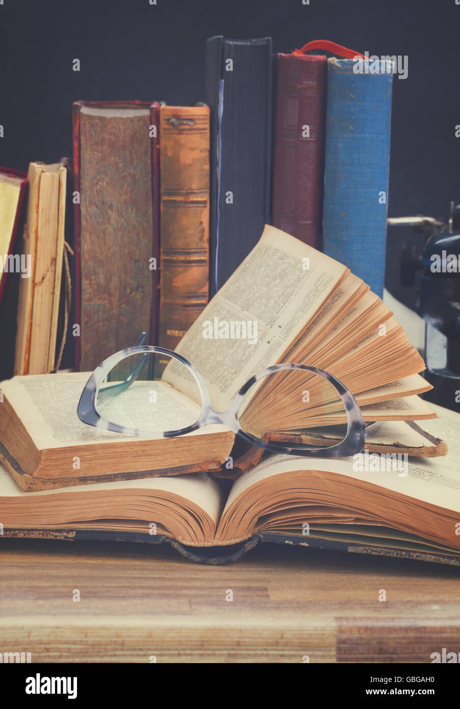 Books and typewriter Stock Photo - Alamy