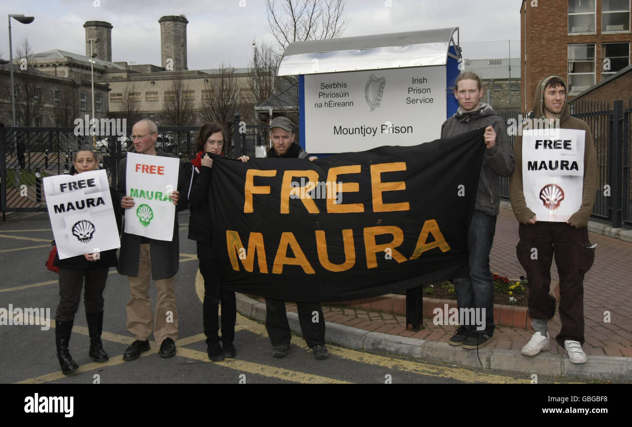 Shell protest ireland hi-res stock photography and images - Alamy