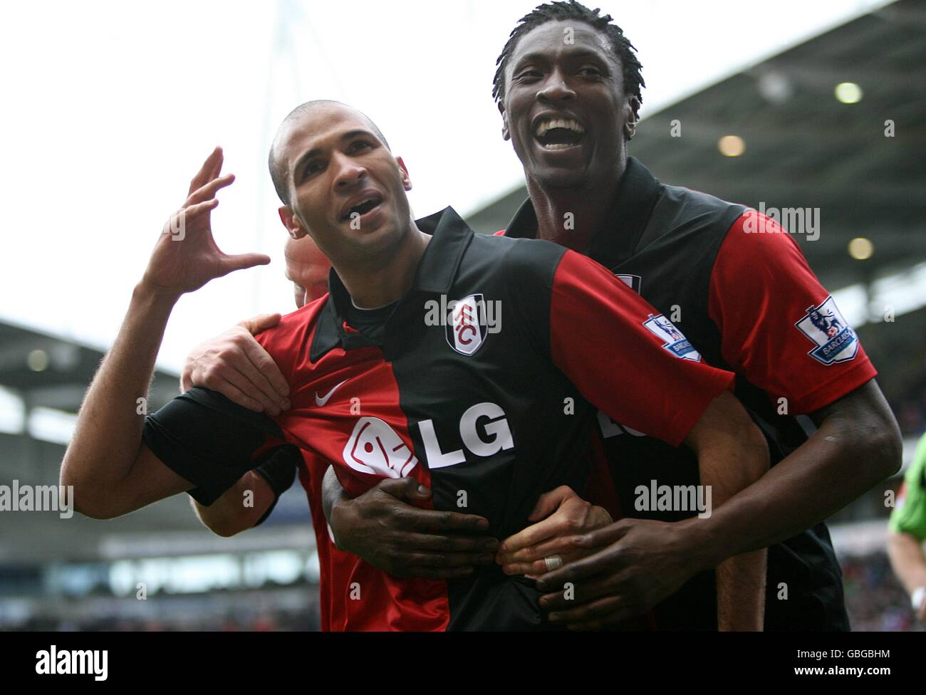 Fulham's Diomansy Kamara (left) celebrates with his team mates after ...