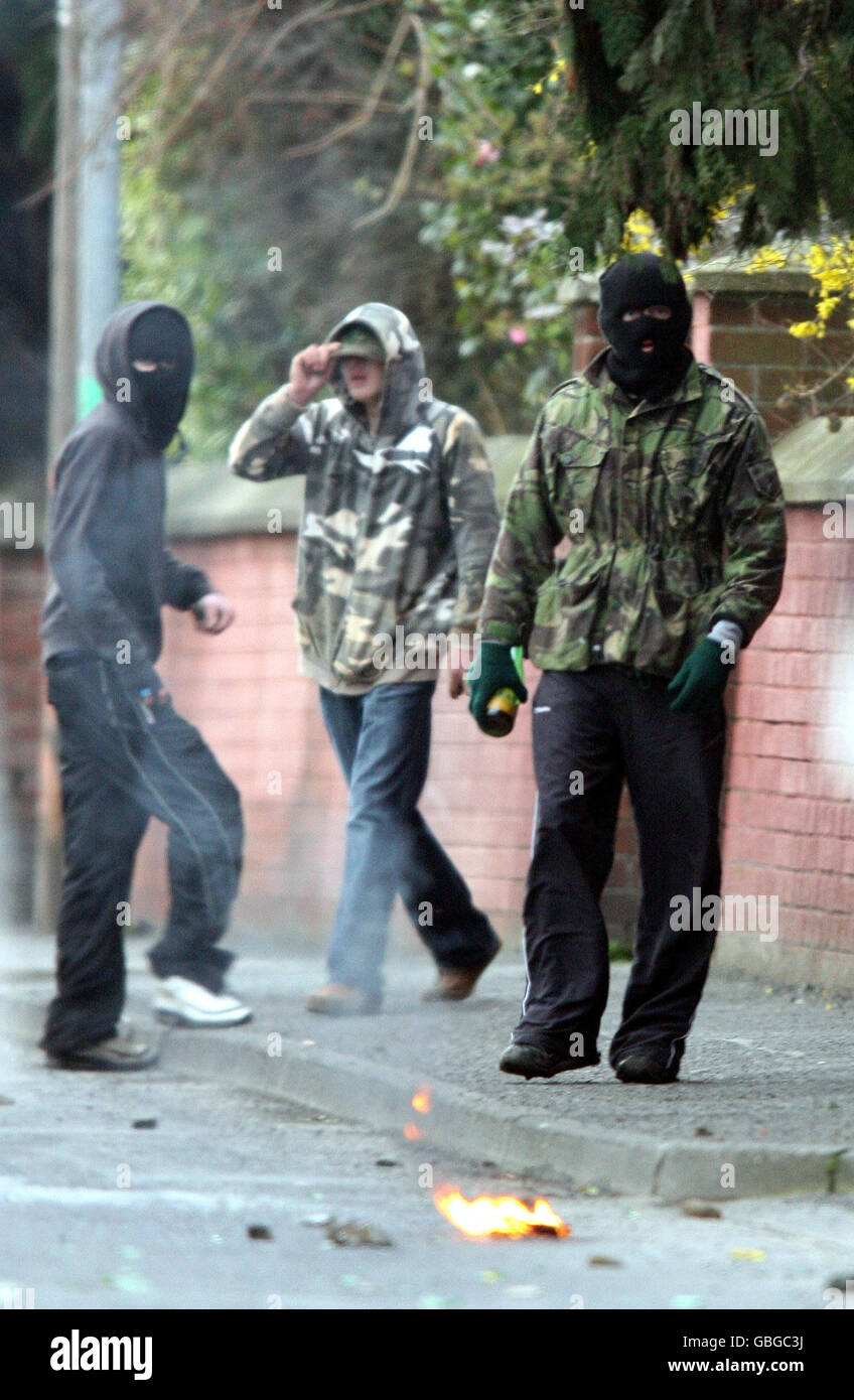 Soldiers shot dead Stock Photo - Alamy