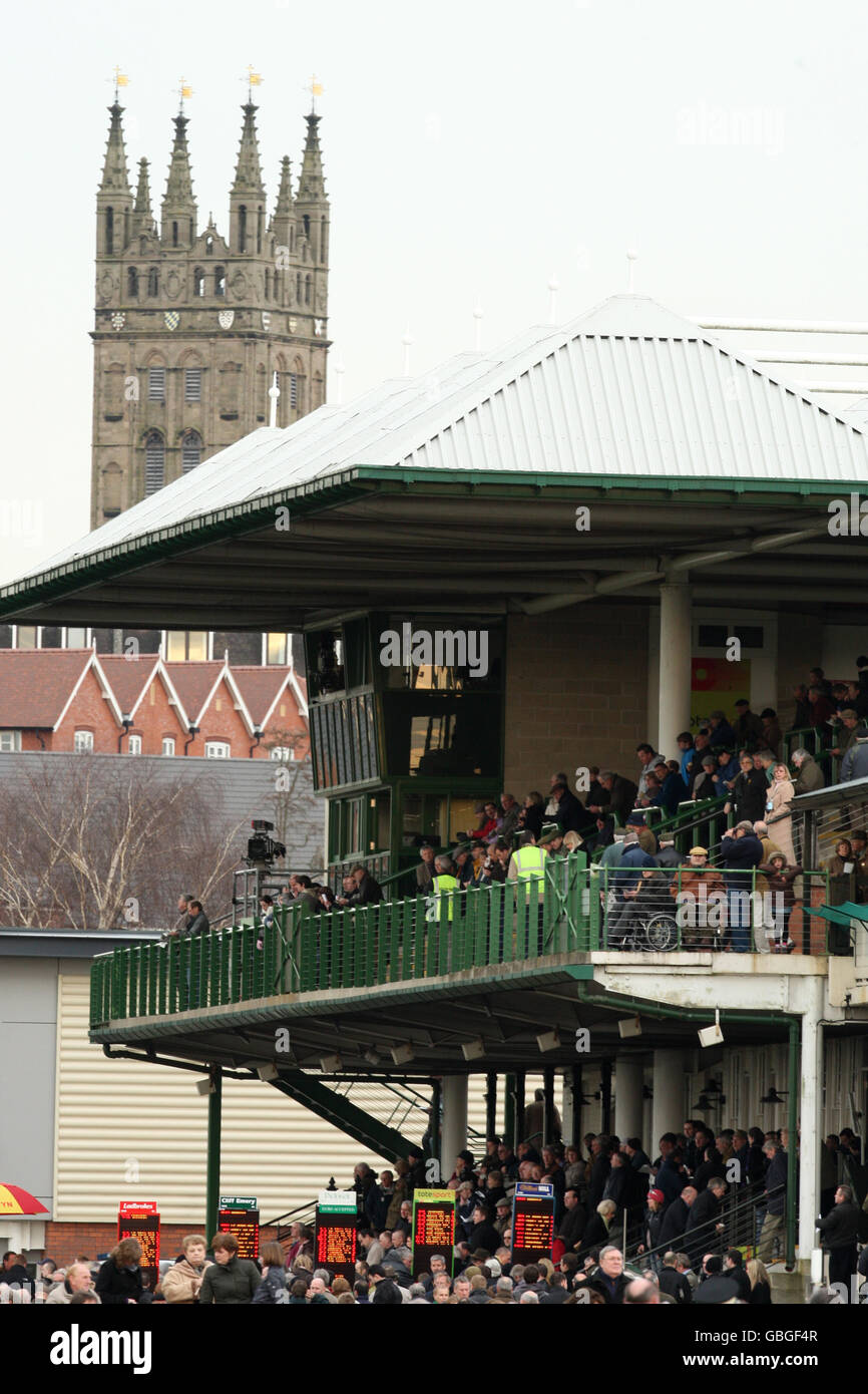 A general view of warwick racecourse hi-res stock photography and ...