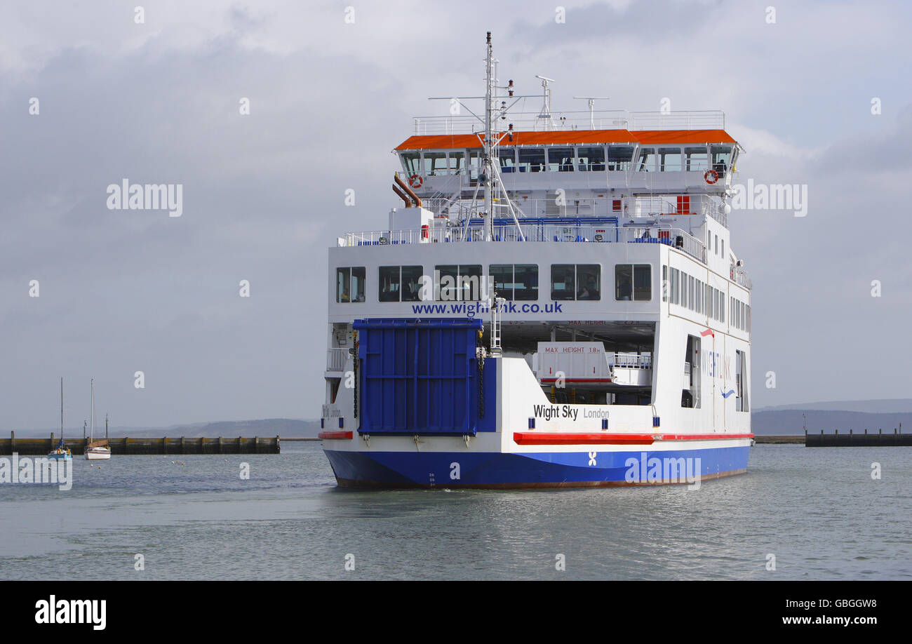 River class ferry hi-res stock photography and images - Alamy