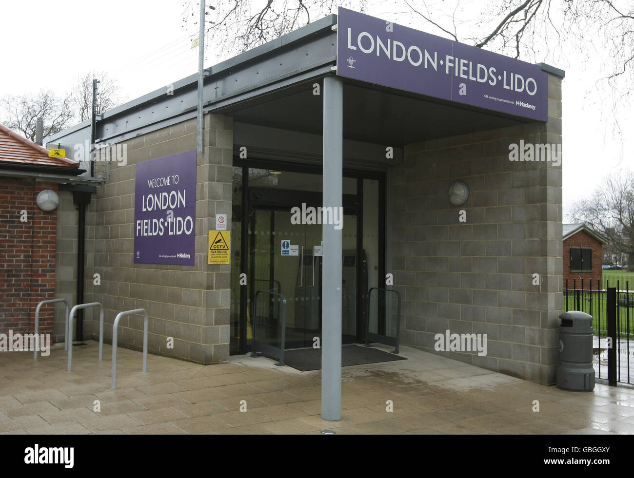 A general view of London Fields Lido, Hackney, London Stock Photo - Alamy