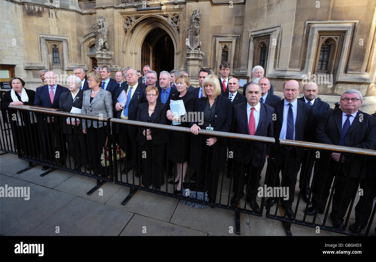 Cross party group of mps hi-res stock photography and images - Alamy