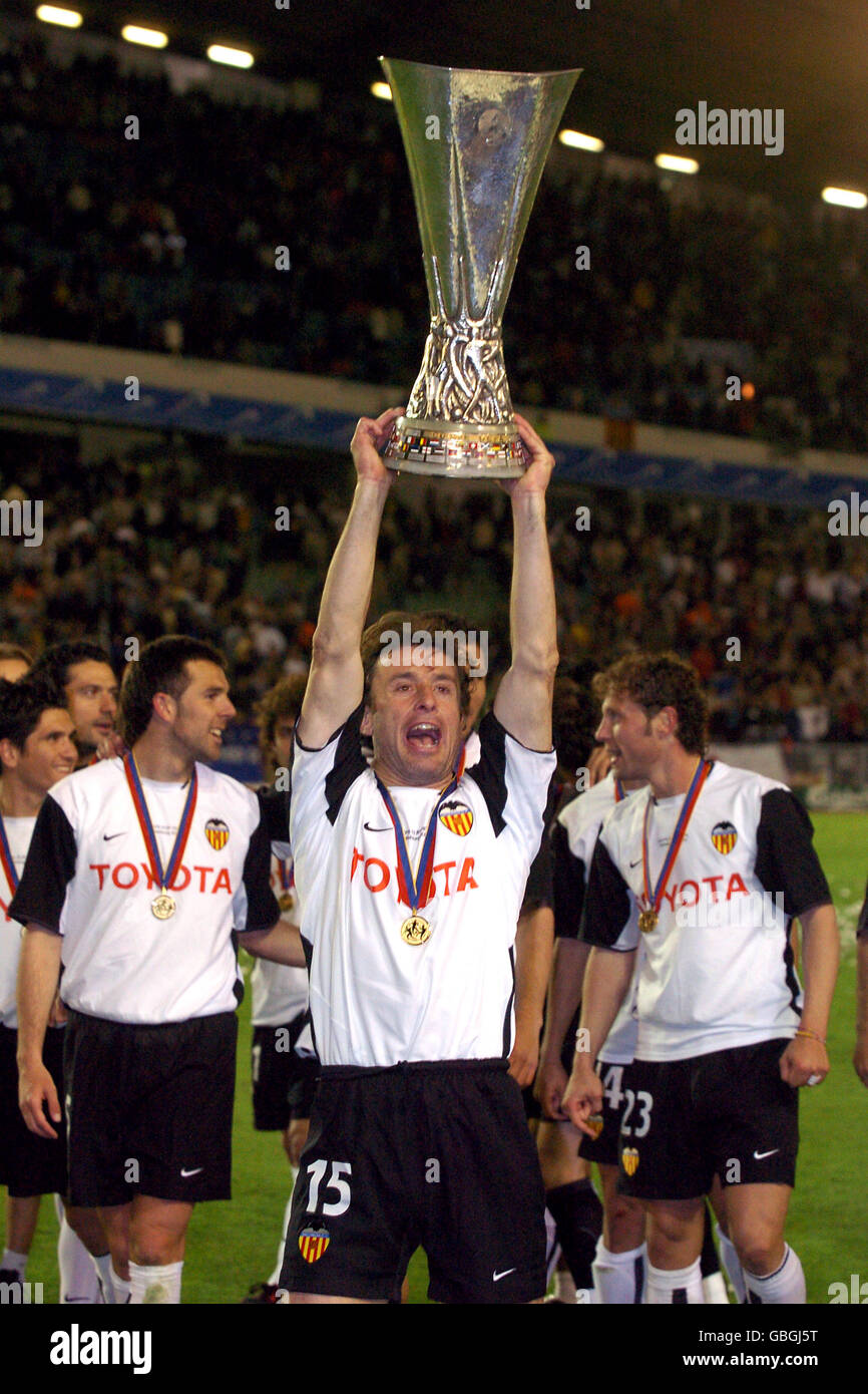 Valencias amedeo carboni lifts the uefa cup trophy hi-res stock ...