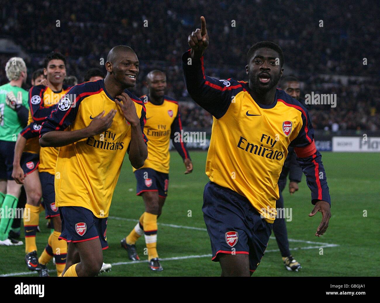 Arsenals kolo toure top hi-res stock photography and images - Alamy
