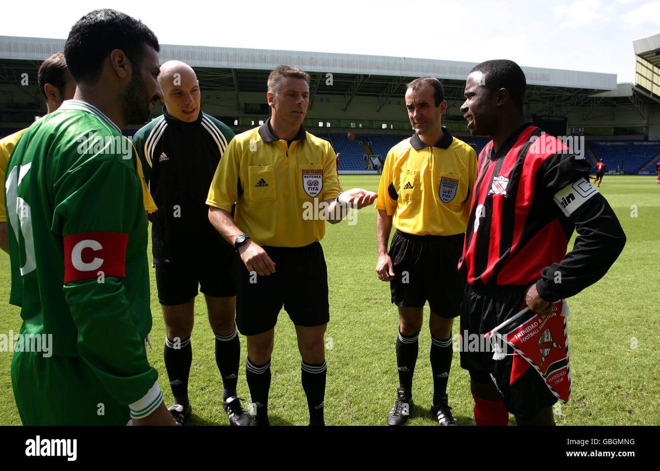 Football referee mark halsey hi-res stock photography and images - Alamy