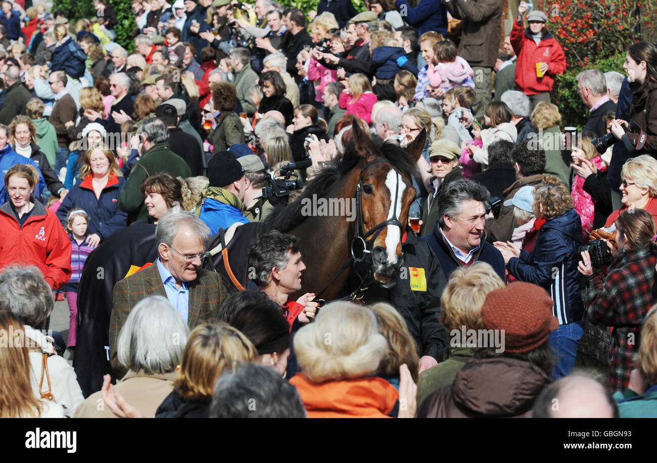 Horse Racing - Kauto Star Parade - Paul Nicholls Stables - Ditcheat ...