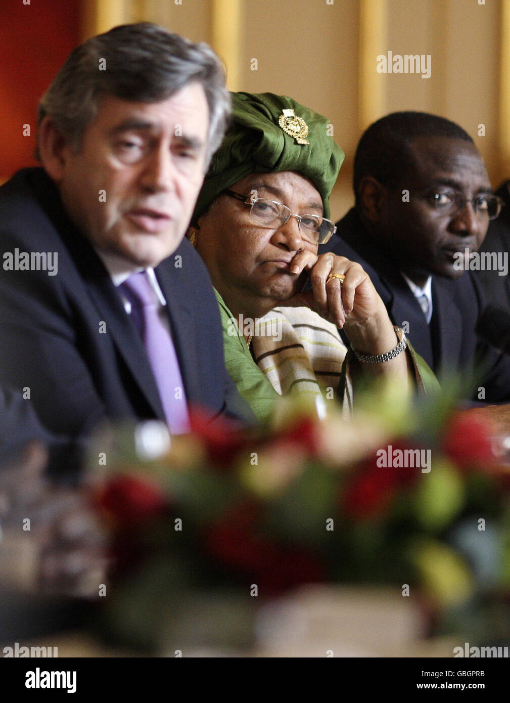Ellen Johnson Sirleaf Stringe La Mano