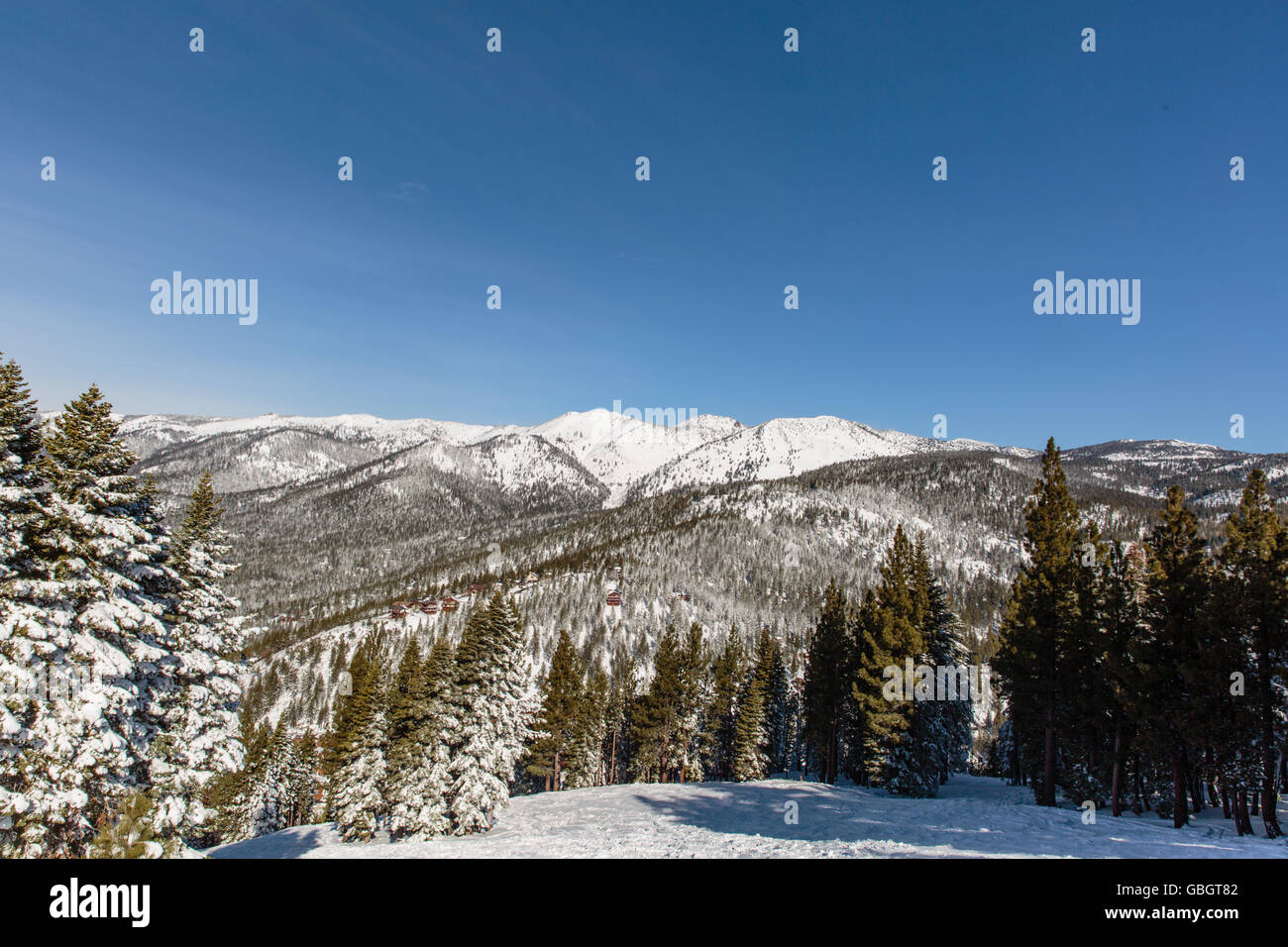 Winter mountain snow covered hi-res stock photography and images - Alamy