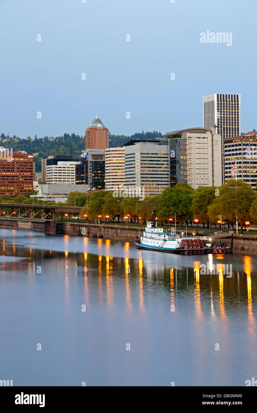 Skyline of Portland and Willamette River, Portland, Oregon USA Stock ...