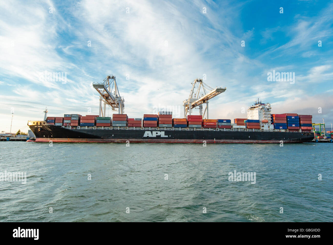 Container ships in San Francisco Bay and the Port of Oakland Stock ...