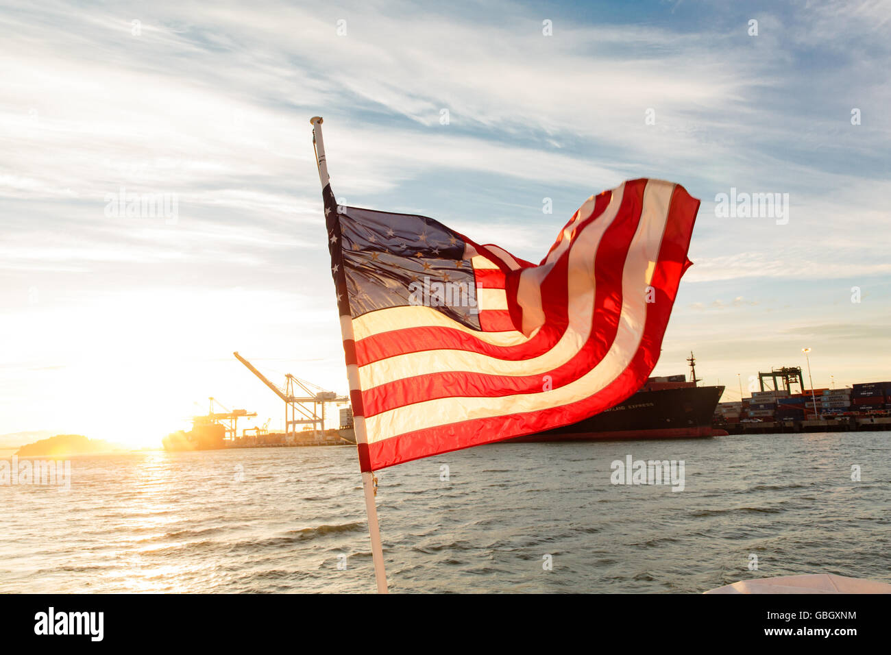 Ship with american flag hi-res stock photography and images - Alamy