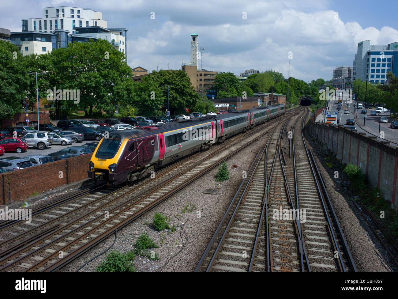 cross country train arriving at Southampton railway station Stock Photo ...