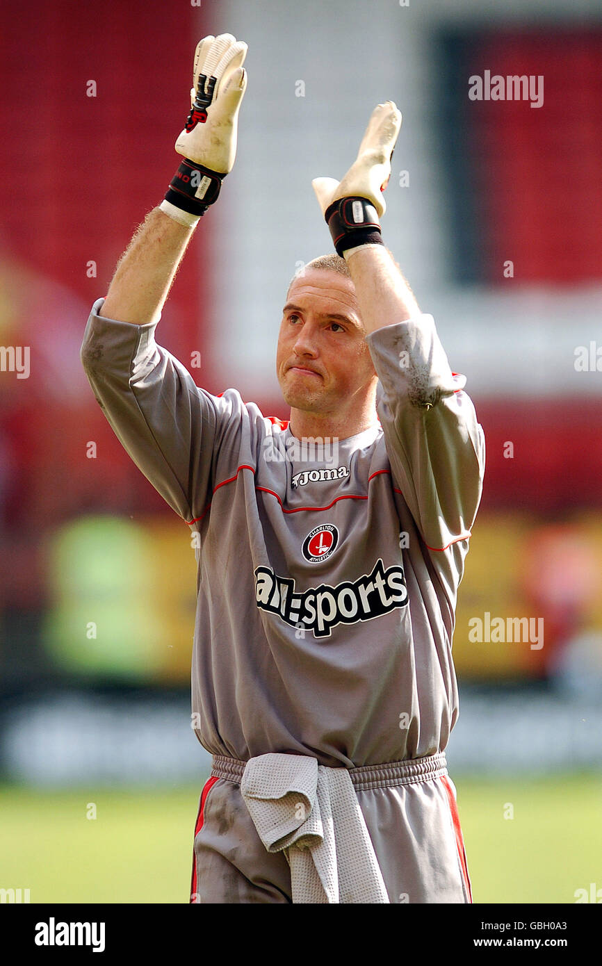 Charlton Athletic's goalkeeper Dean Kiely applauds the home support ...