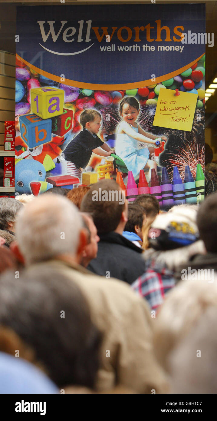 Wellworths shop woolworths dorchester hi-res stock photography and ...