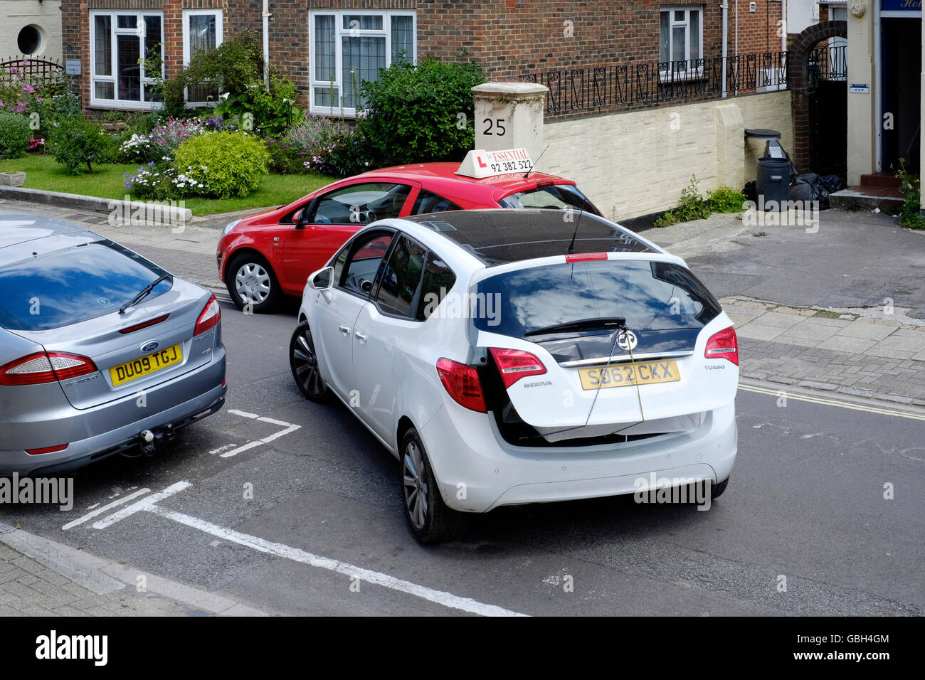 Car parked on double yellow lines hi-res stock photography and images ...