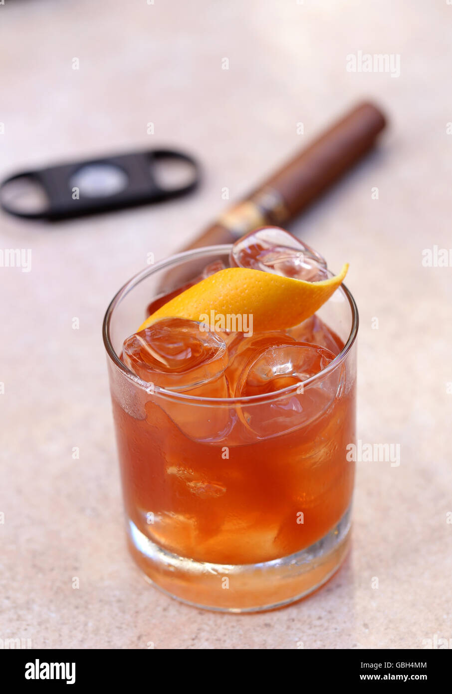 Cocktail with cigar hi-res stock photography and images - Alamy