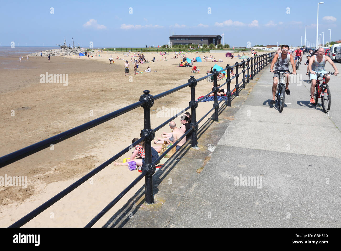Hoylake promenade hi-res stock photography and images - Alamy