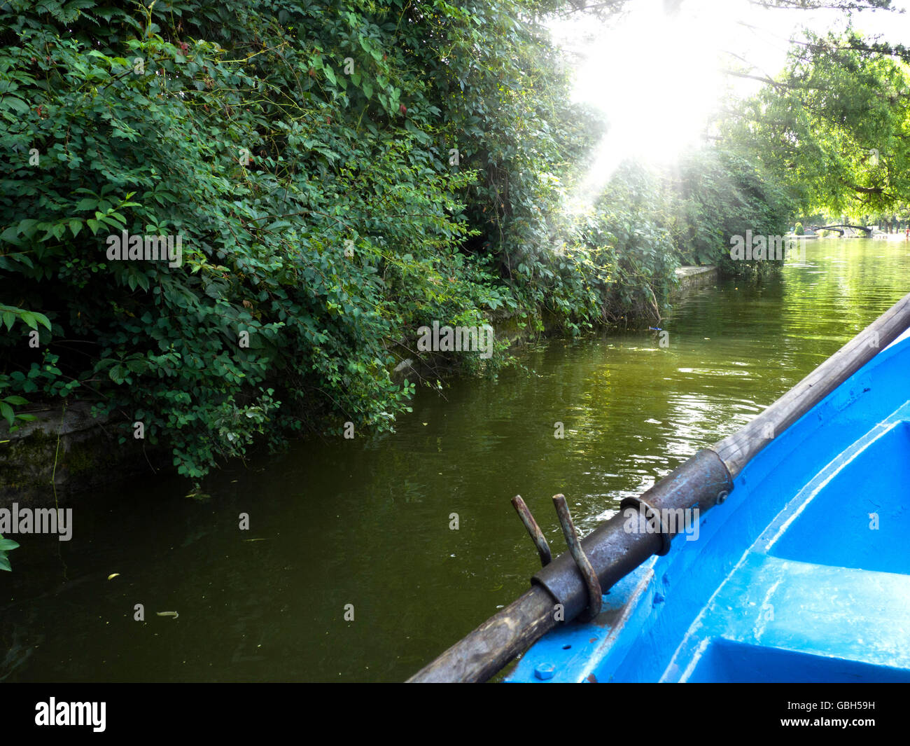 Old row boat ocean hi-res stock photography and images - Alamy