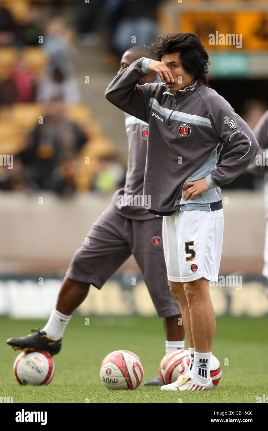 Football league full length warm up wolves hi-res stock photography and ...