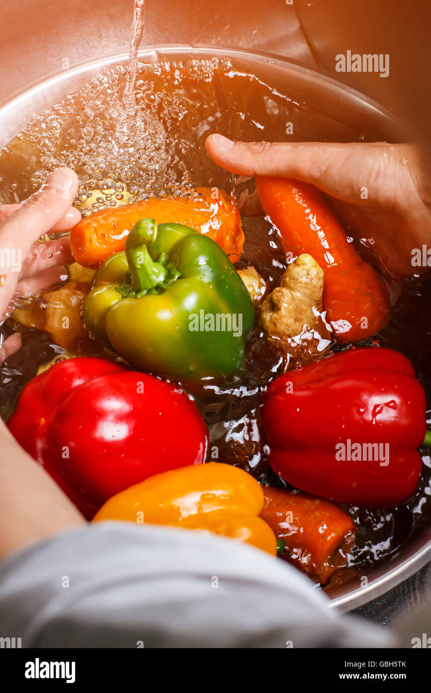 Hands washing vegetables in water Stock Photo - Alamy