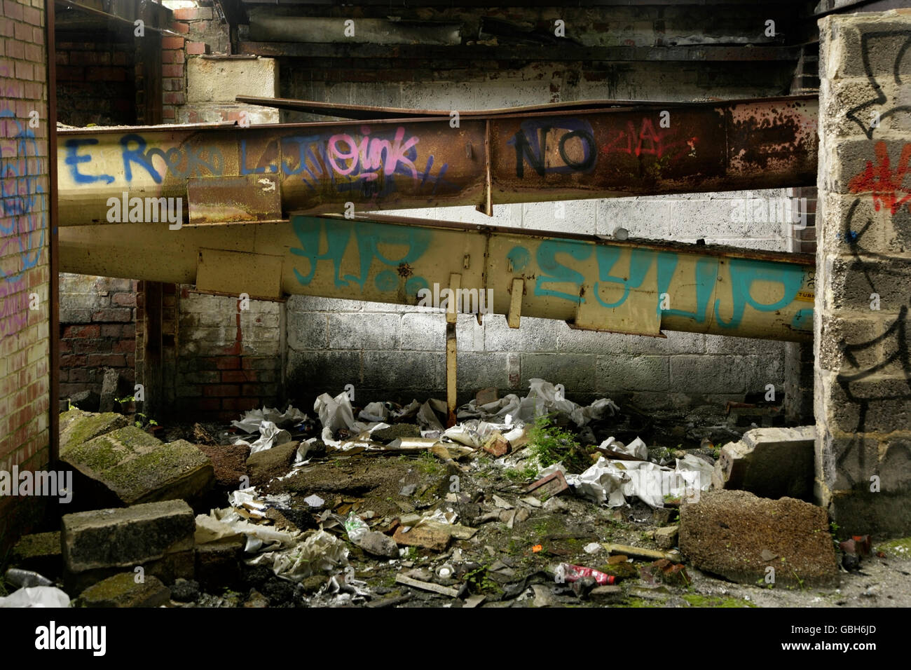 Graffiti vandalism abandoned building room hi-res stock photography and ...