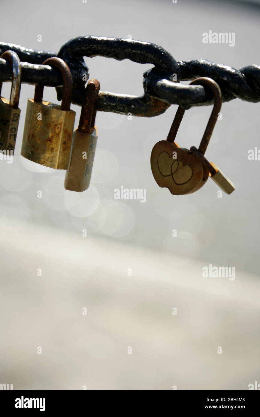 Locks on railings hi-res stock photography and images - Alamy