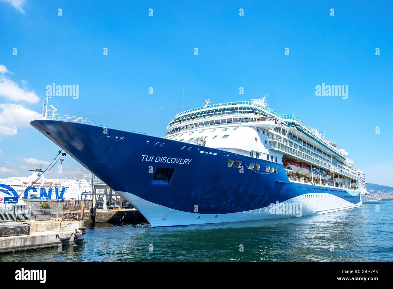 Tui discovery liner hi-res stock photography and images - Alamy