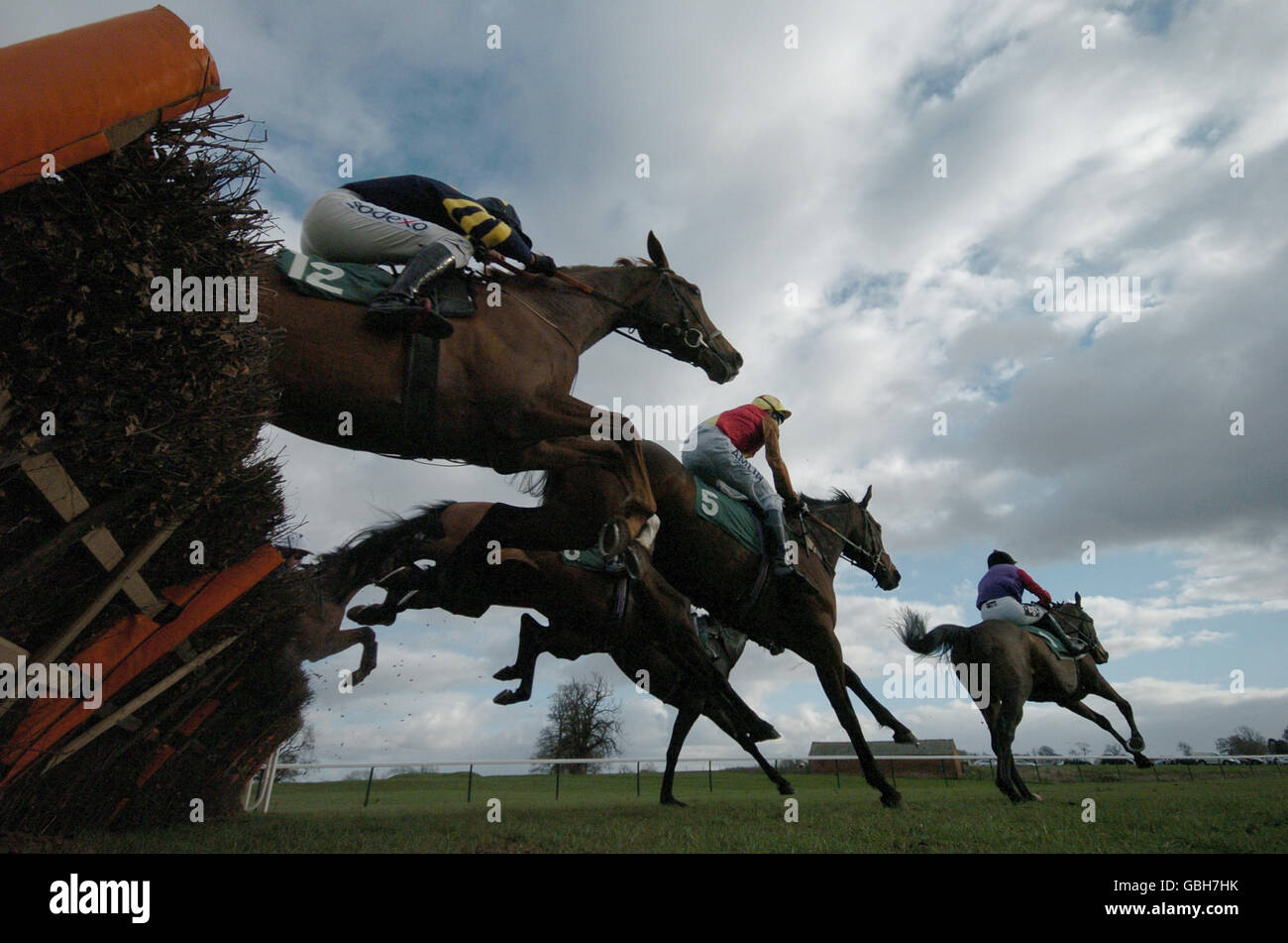 Hurdle race at towcester hi-res stock photography and images - Alamy
