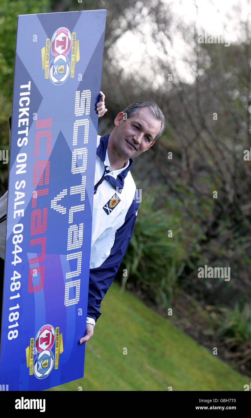 Soccer - Scotland Photocall - Cameron House. Scotland manager George ...
