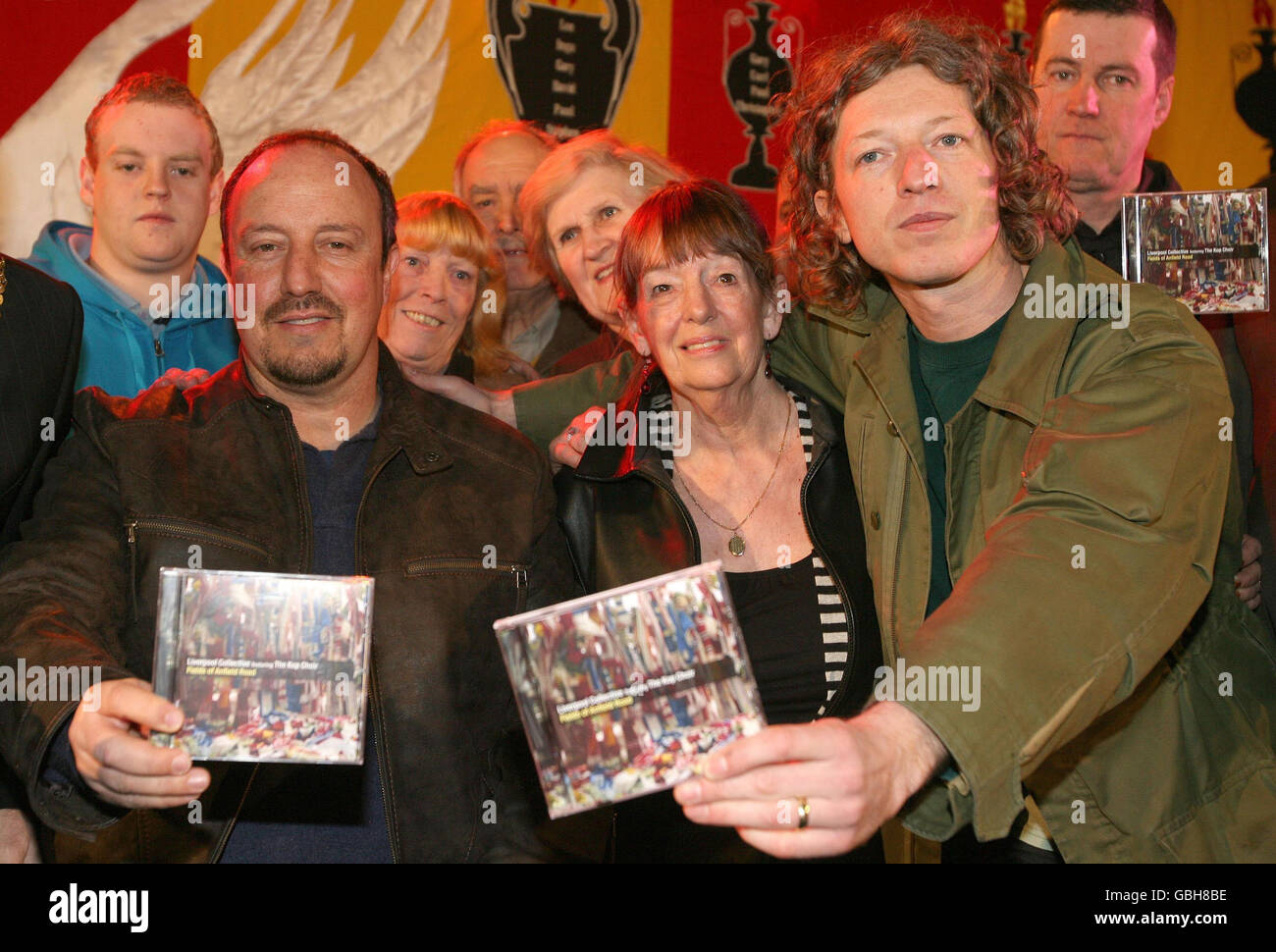 Liverpool manager Rafael Benitez (left) John Power from Cast (right ...