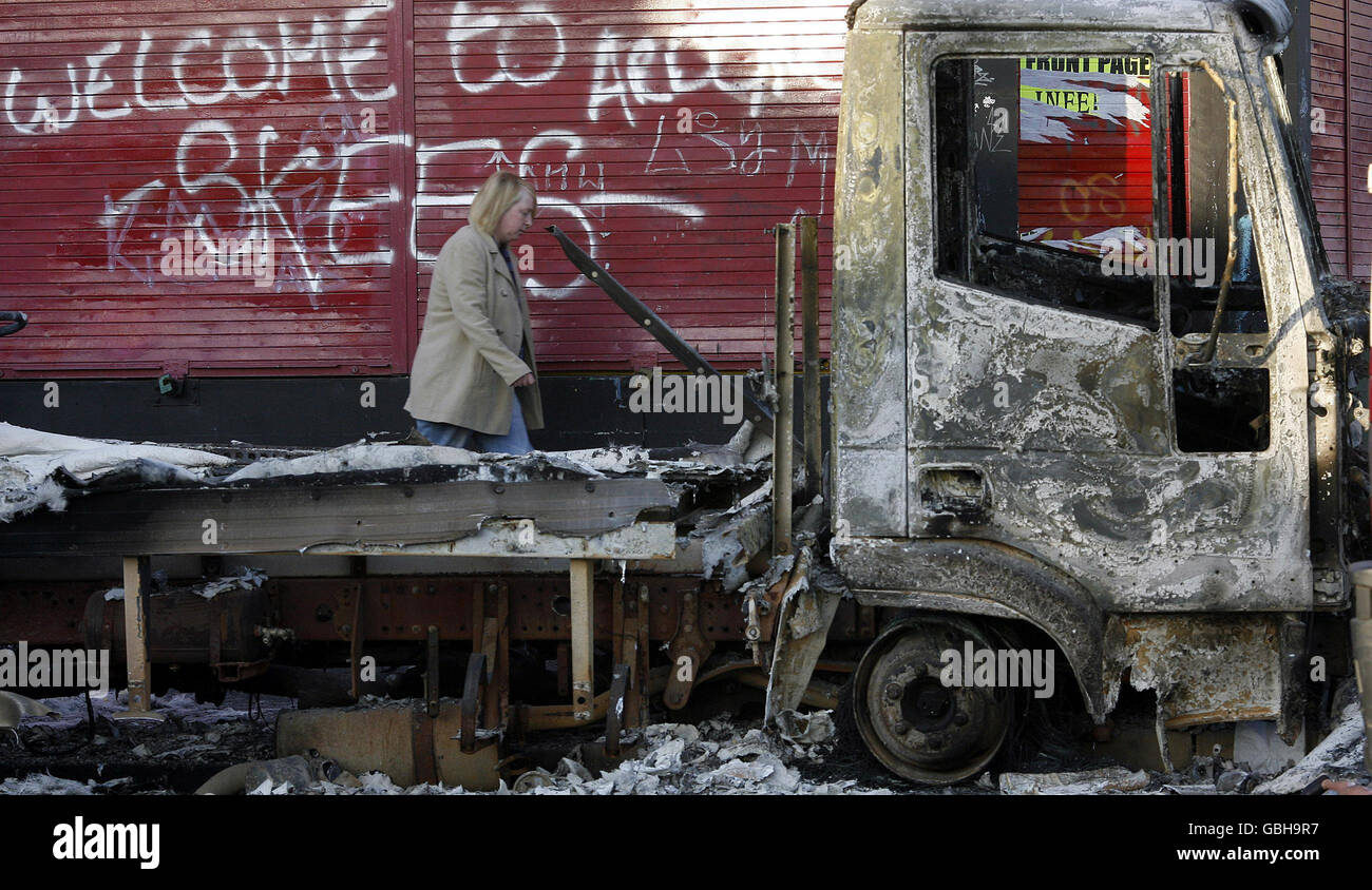 Burnt out lorry hi-res stock photography and images - Alamy