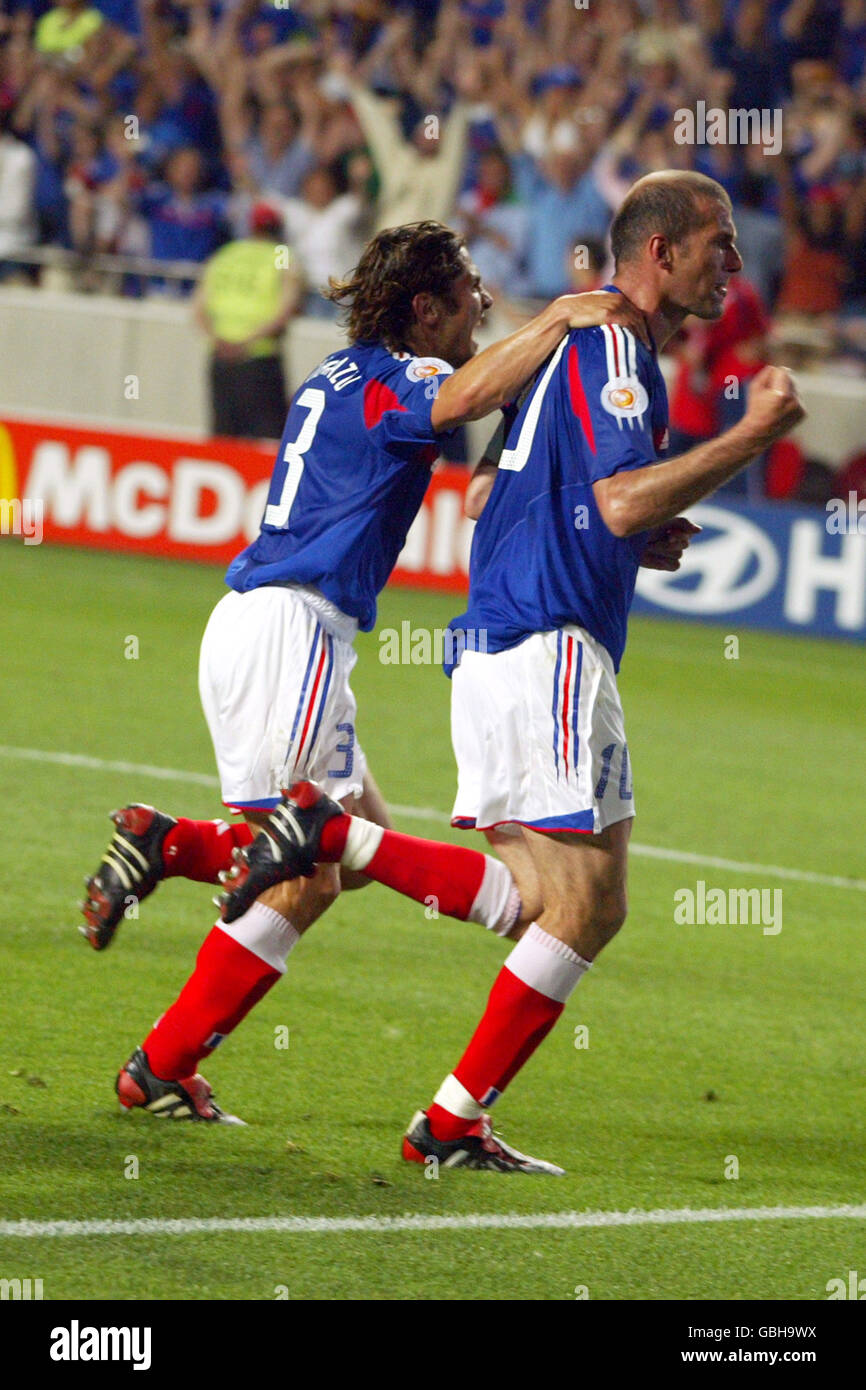 France's Zinedine Zidane celebrates scoring the winning goal of the ...
