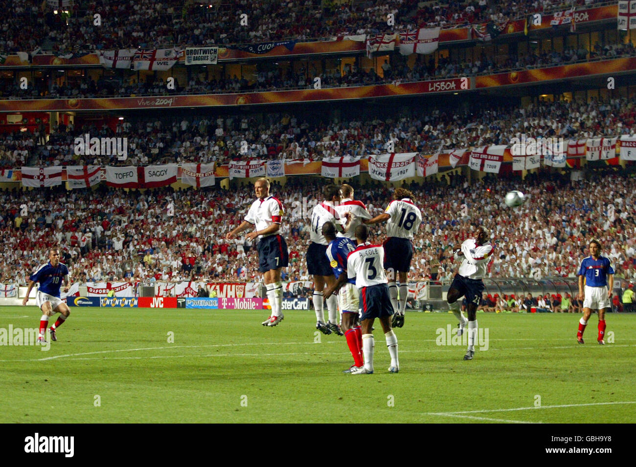 England france football zidane hi-res stock photography and images - Alamy