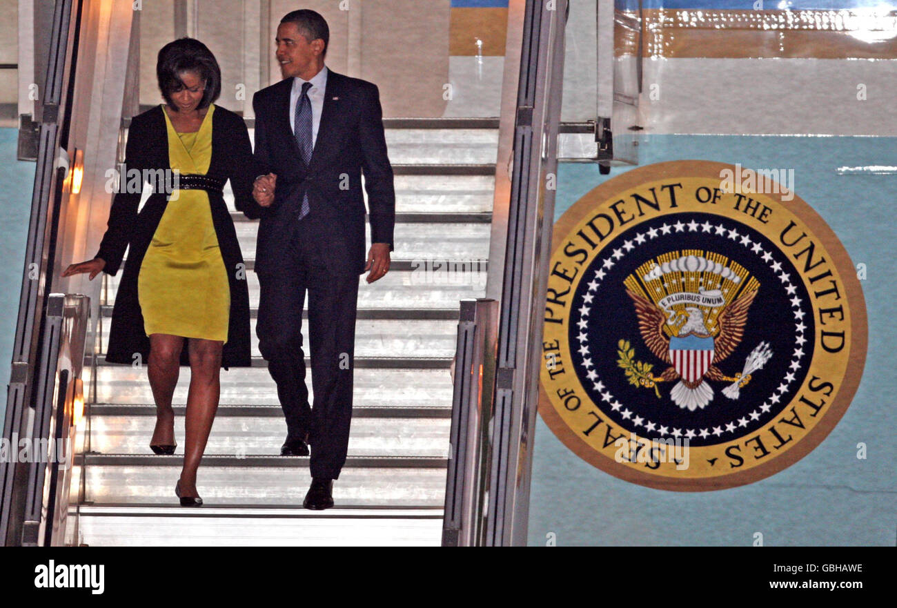 Obama arrives in Britain Stock Photo - Alamy