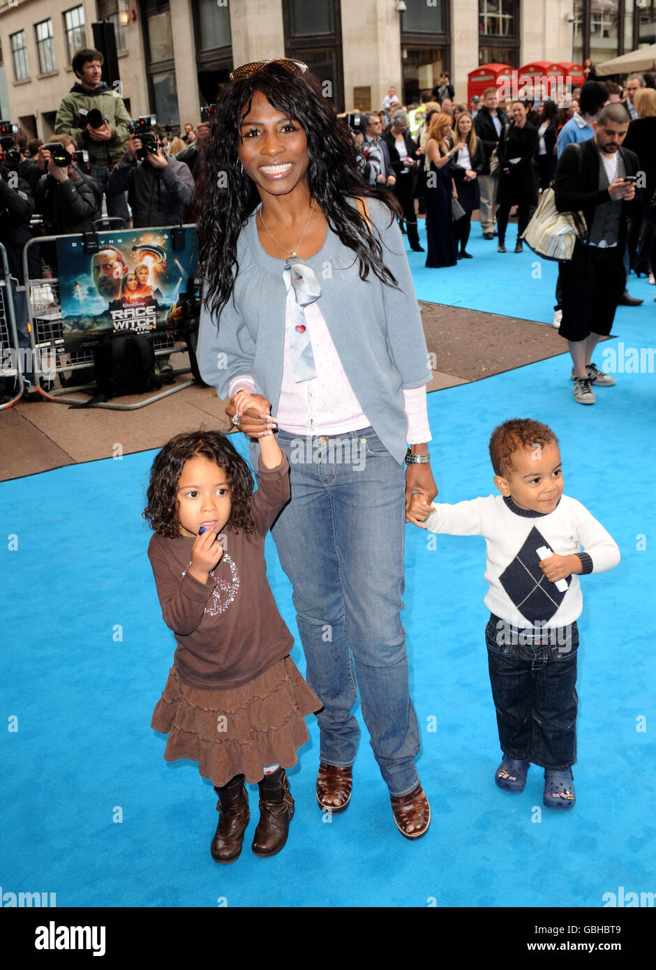 Sinitta and kids hi-res stock photography and images - Alamy