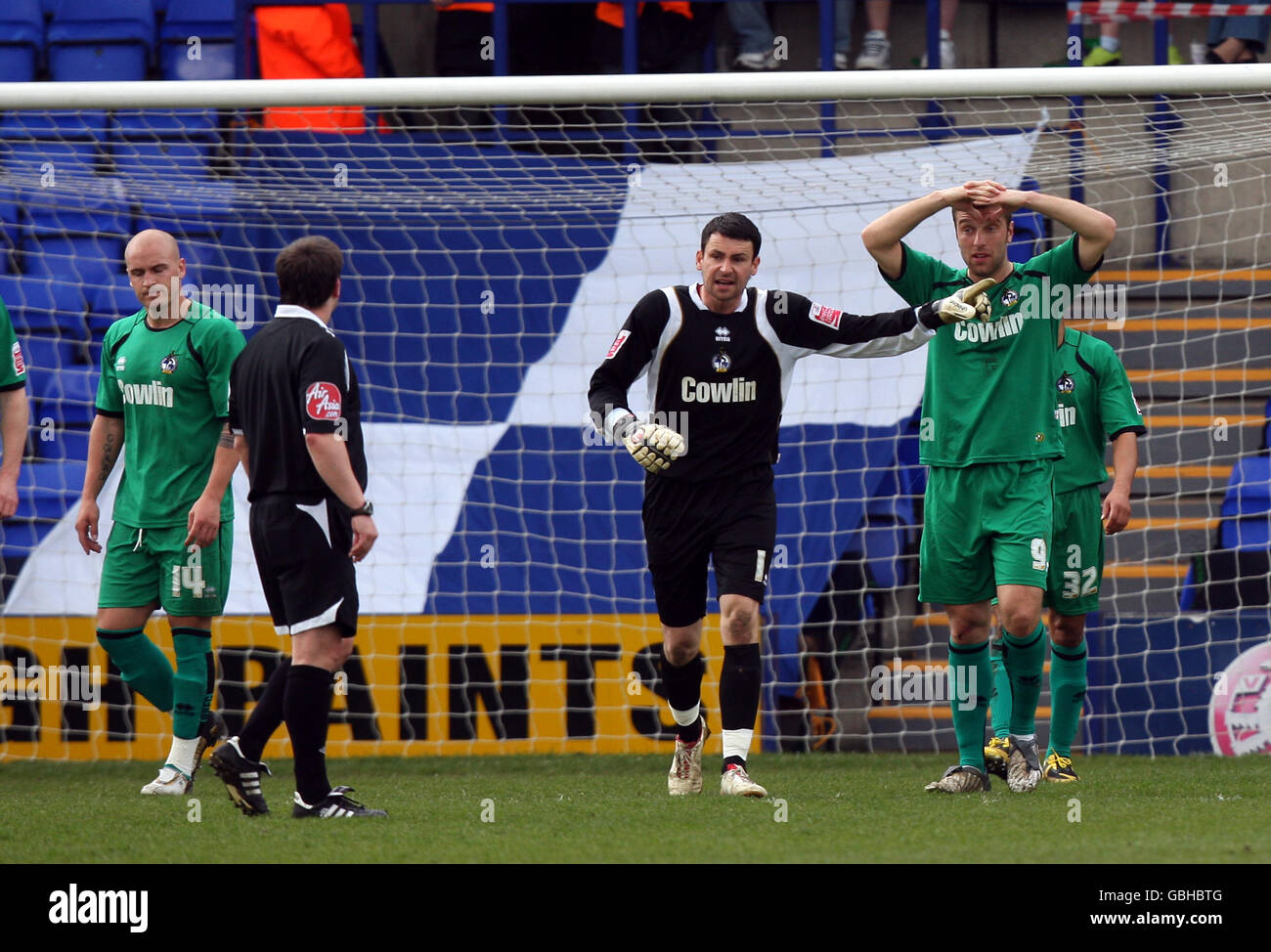 Bristol rovers goalkeeper steve phillips hi-res stock photography and ...