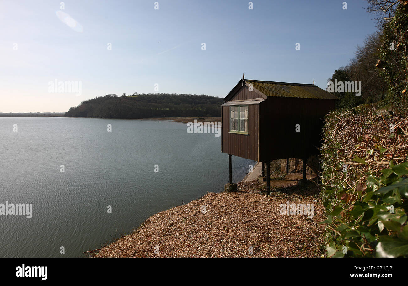 The Boat House, Laugharne, the home of Dylan Thomas, the wooden shed ...